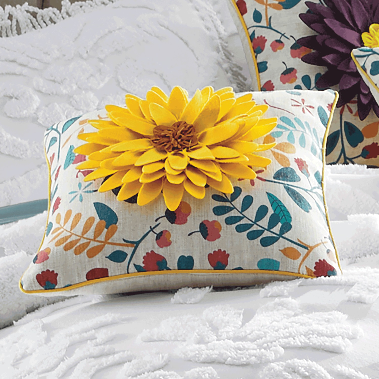 3-D Daisy Pillow Cover | Country Door