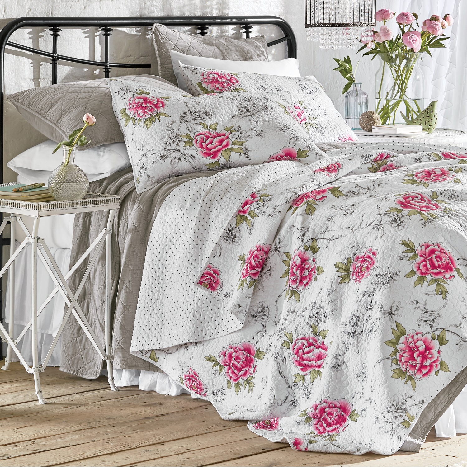 Peony Toile Oversized Quilt | Country Door