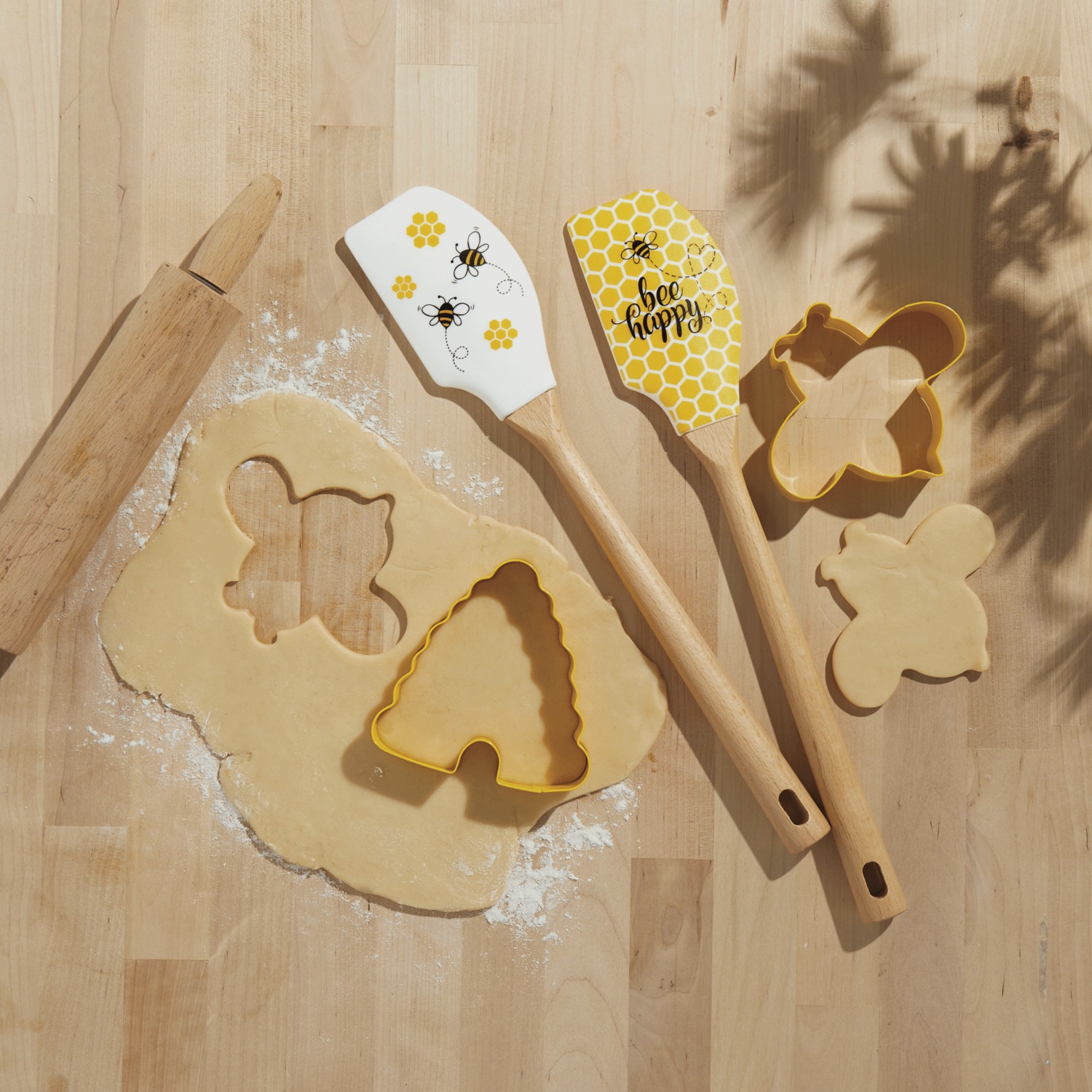 Bee 4-Piece Spatula & Cookie Cutter Set | Country Door