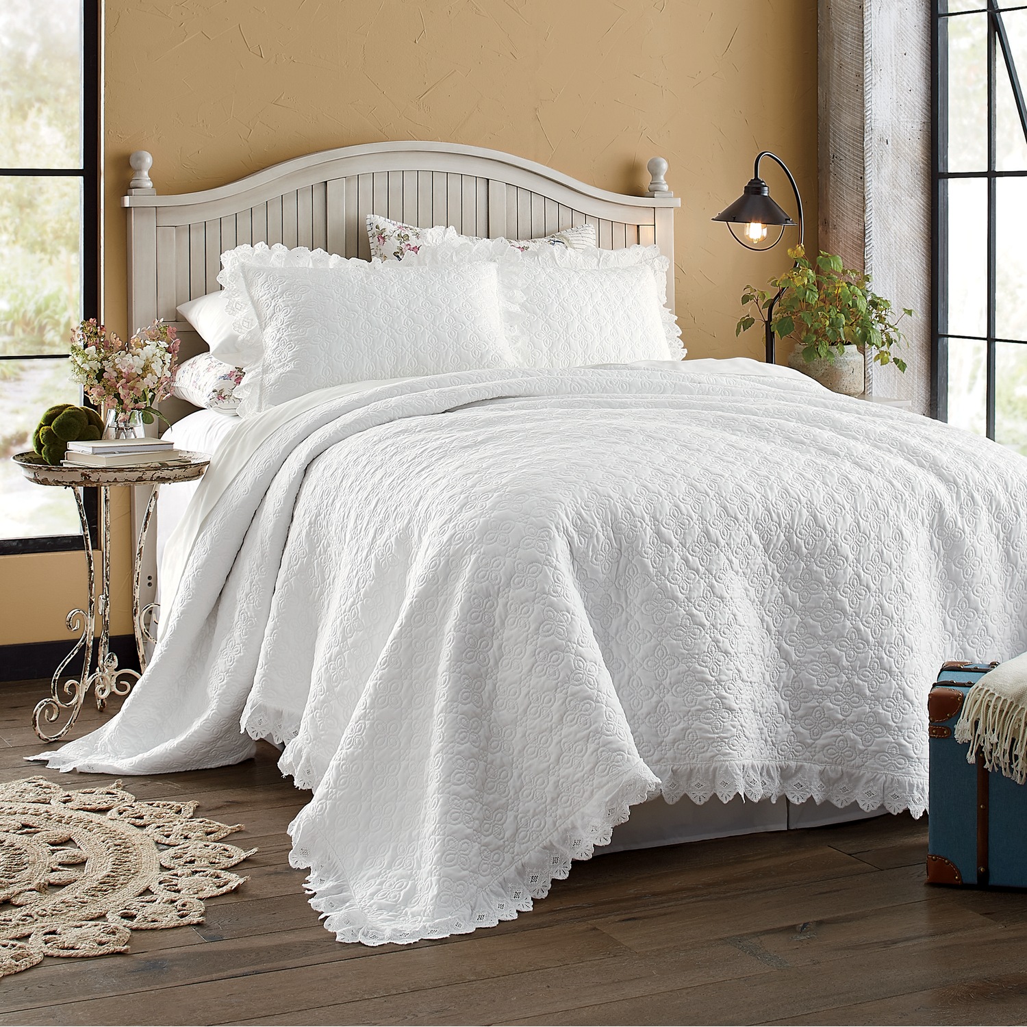 Eyelet Oversized Quilt | Country Door